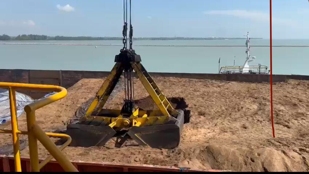 Jamin Pasokan Energi Untuk Pembangkit PLN EPI First Unloading ...